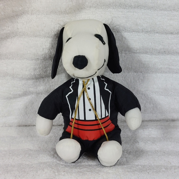 Peanuts | Toys | Snoopy Mini Peanuts Plush Dog Stuffed Animal Red Black ...